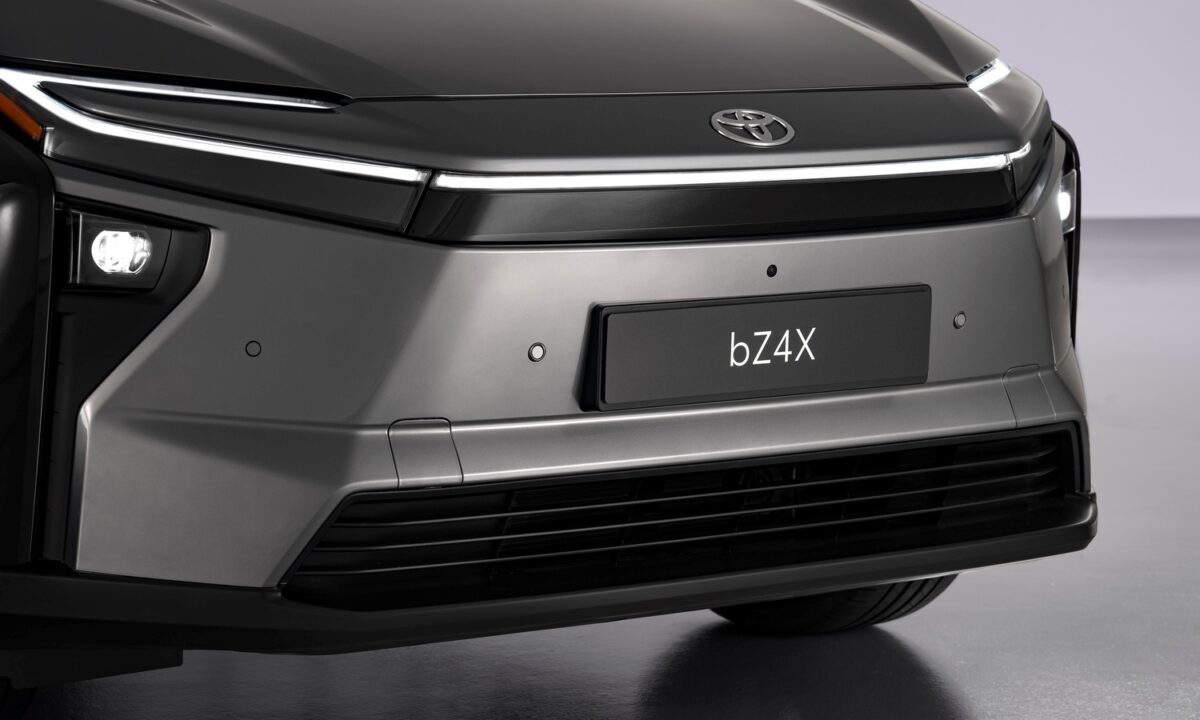 Toyota bZ4X 2025: Większy zasięg, moc i odświeżony design