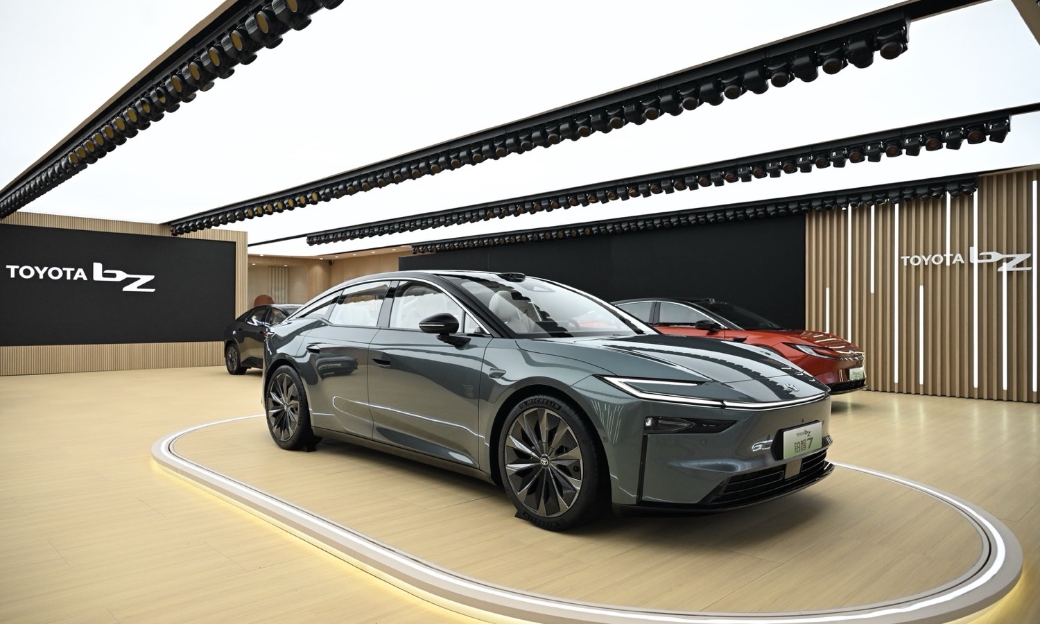 丰田 bZ7 BEV：大力押注中国市场的日本新型电动轿车。