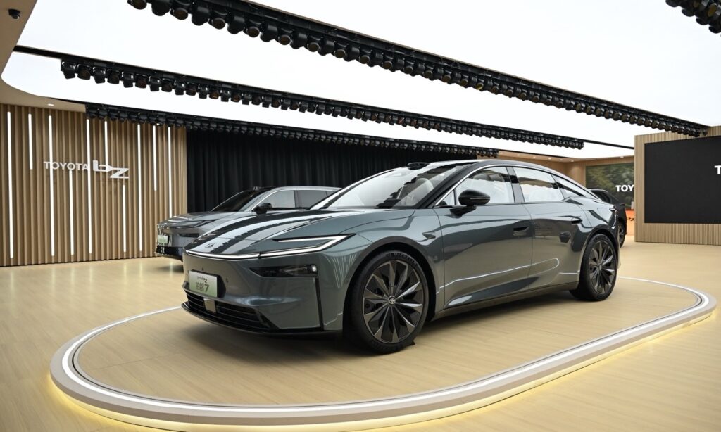 Toyota bZ7 BEV: la nueva berlina eléctrica japonesa que apuesta fuerte por el mercado chino