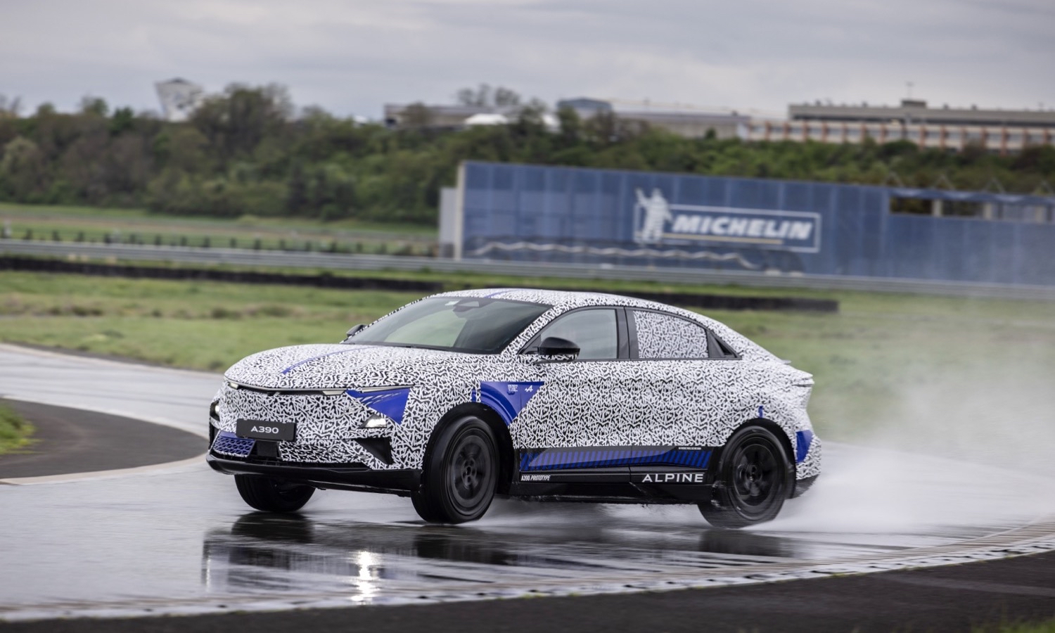 Essai de l'Alpine A390 : un aperçu détaillé de ses performances et de ...