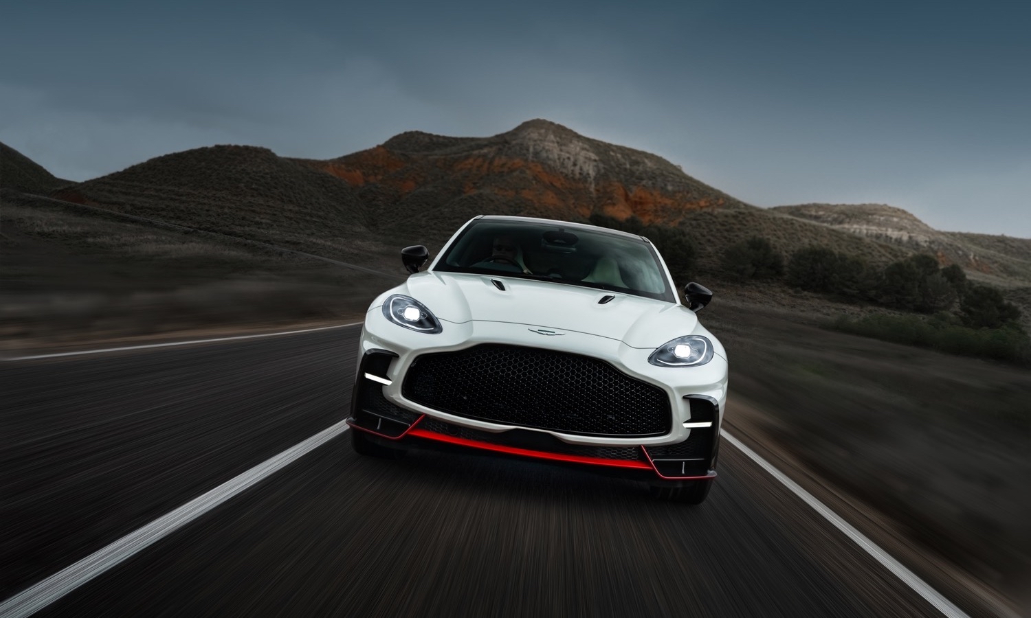 Todo sobre el nuevo Aston Martin DBX S: Potencia, diseño y tecnología en el SUV más radical