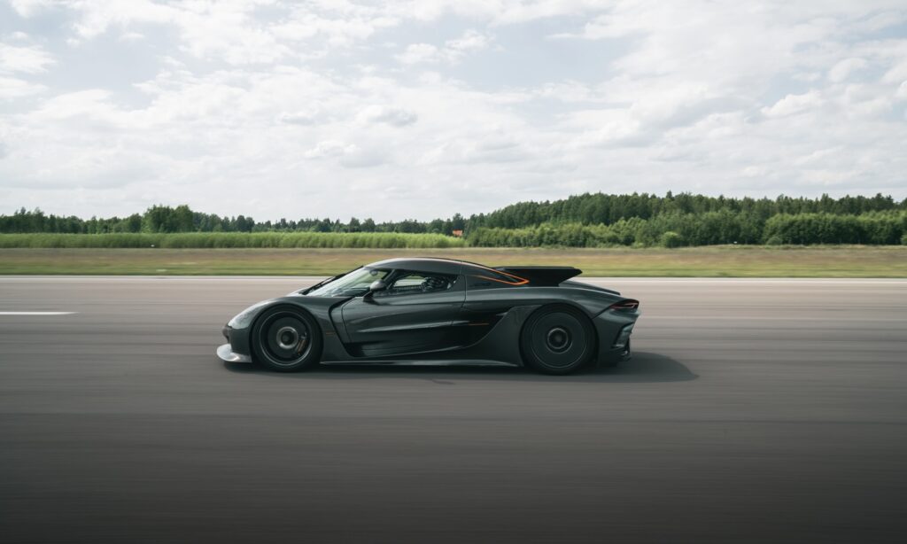 The Koenigsegg Jesko Absolut smashes the half-mile top speed record