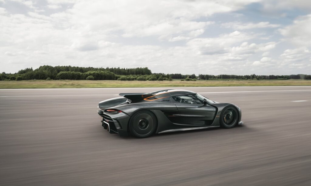 The Koenigsegg Jesko Absolut smashes the half-mile top speed record