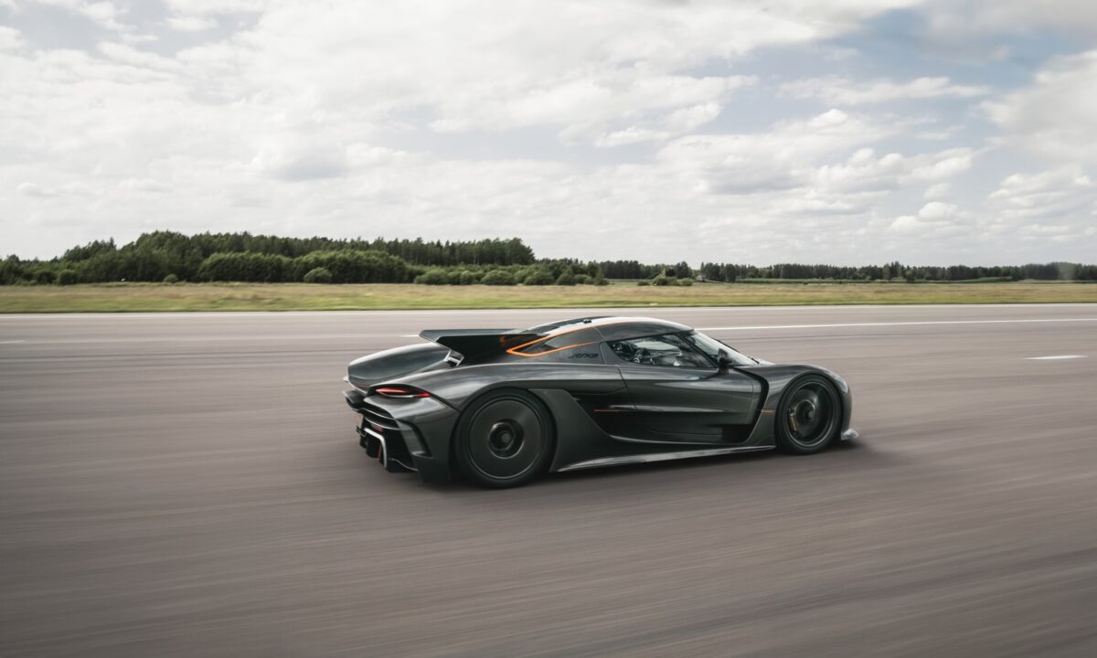 De Koenigsegg Jesko Absolut verpulvert het snelheidsrecord op de halve mijl
