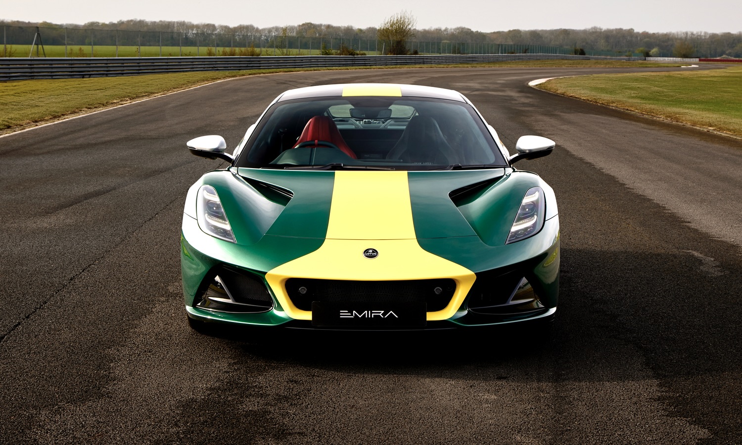 Lotus Emira Clark Edition: Un homenaje exclusivo a Jim Clark y la era ...