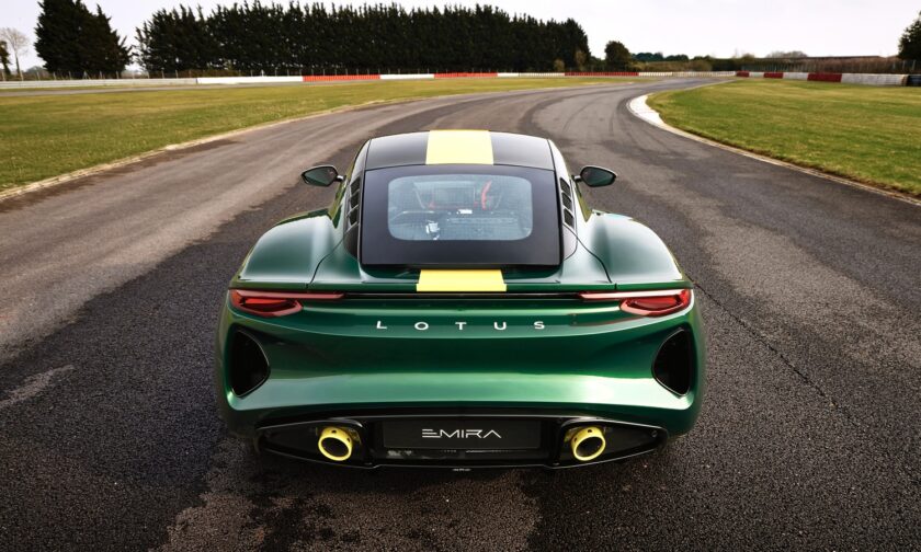 Lotus Emira Clark Edition: Un homenaje exclusivo a Jim Clark y la era ...