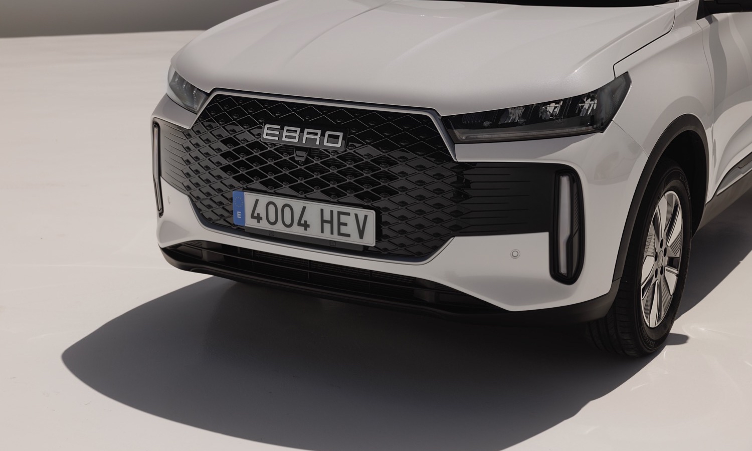 Nuevo Ebro S400: Todos los datos sobre el SUV híbrido español que ...