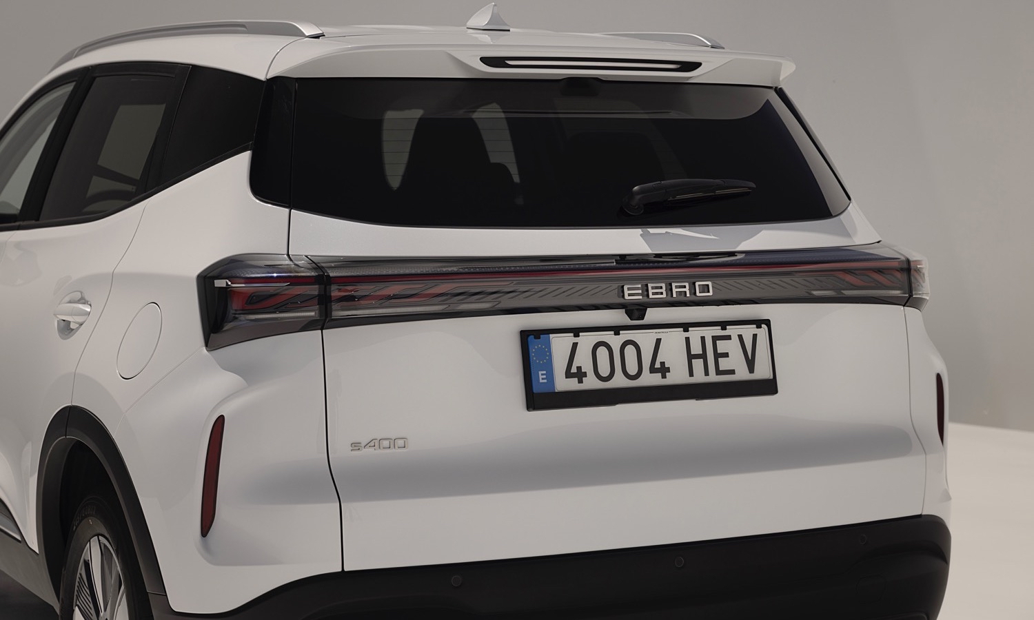 Nuevo Ebro S400: Todos los datos sobre el SUV híbrido español que ...