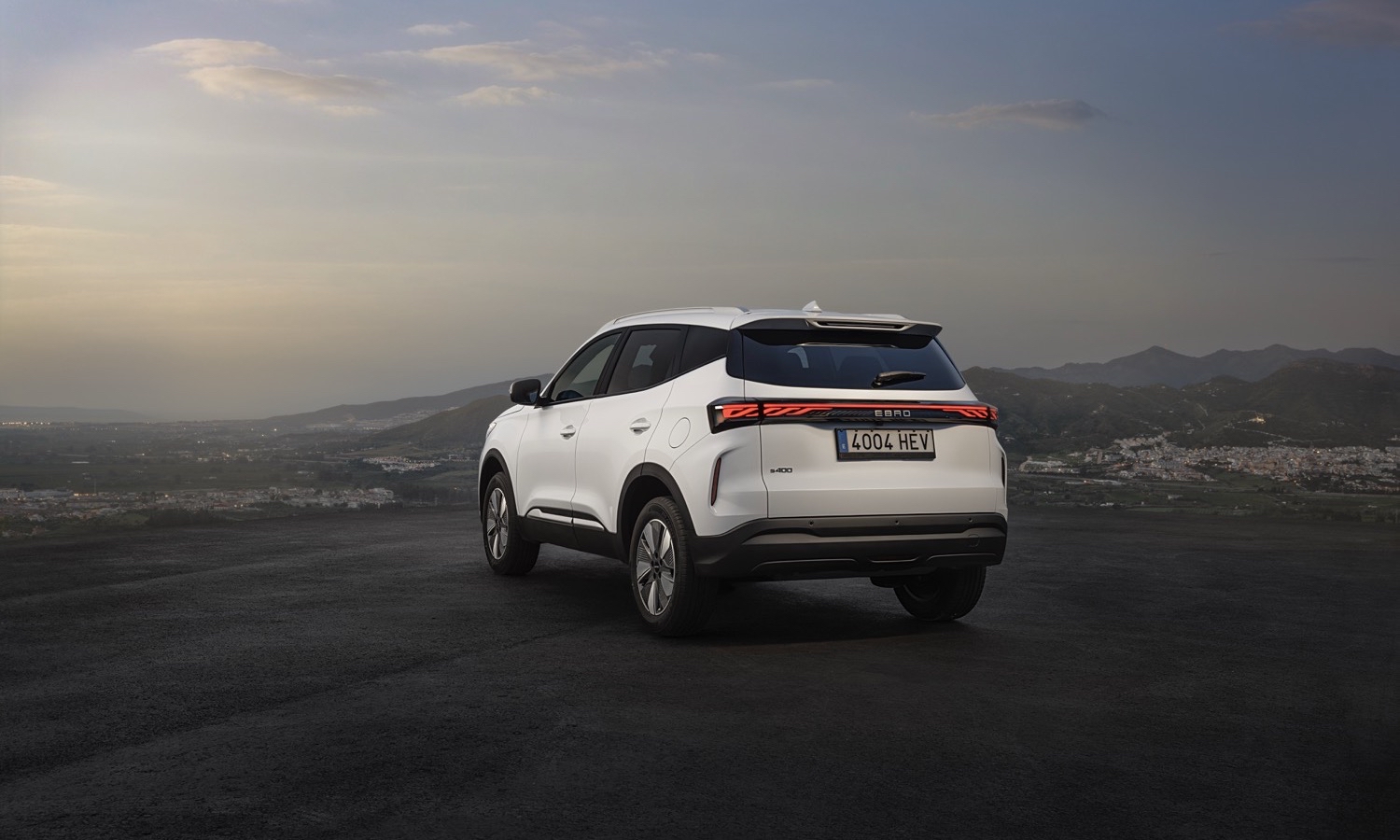Nuevo Ebro S400: Todos los datos sobre el SUV híbrido español que ...