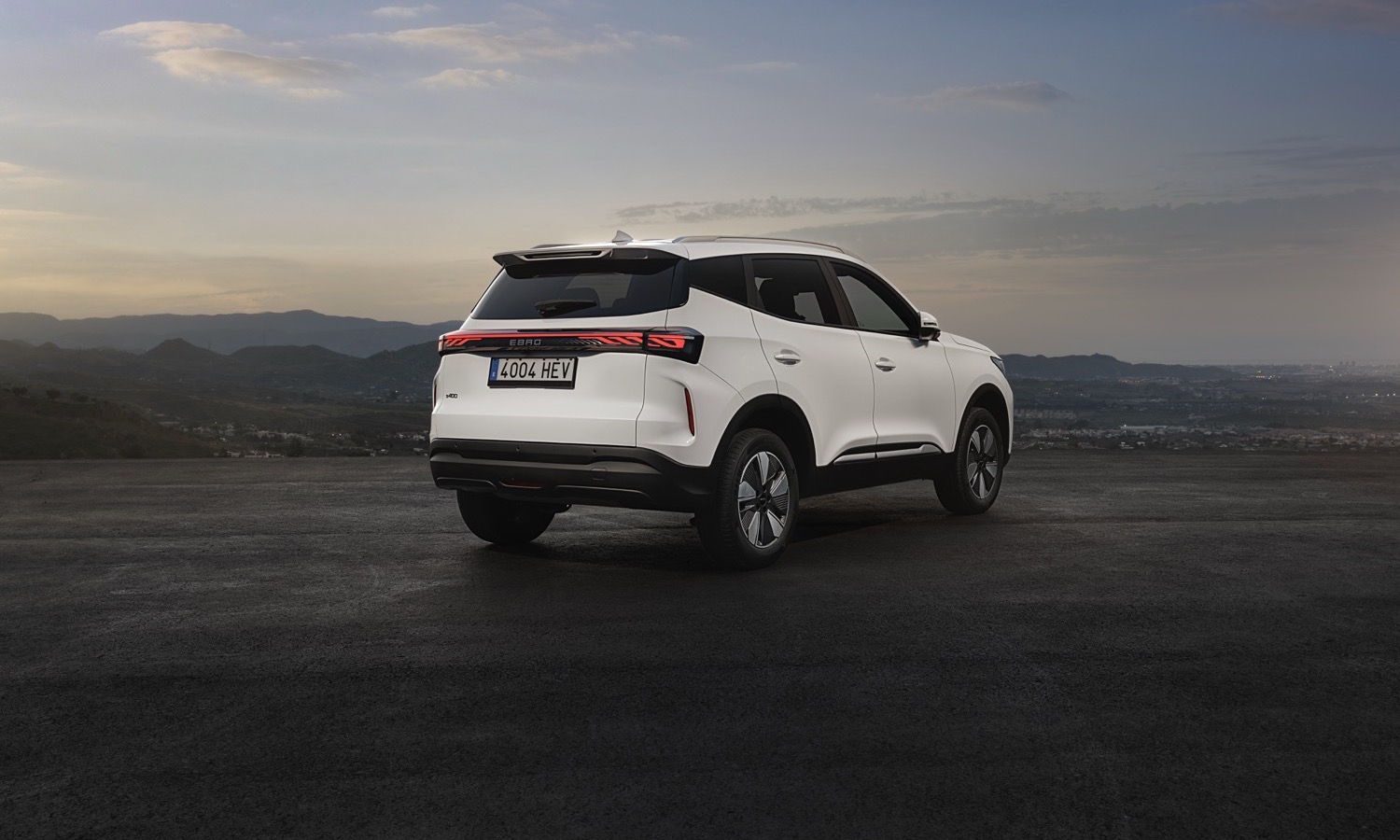 Nuevo Ebro S400: Todos los datos sobre el SUV híbrido español que ...