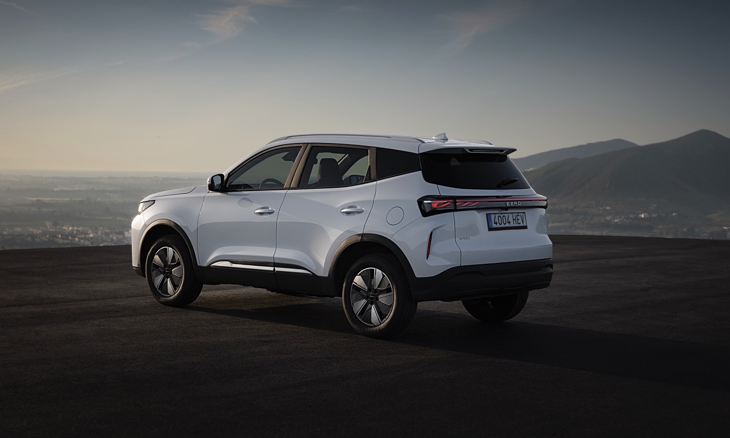 Nuevo Ebro S400: Todos los datos sobre el SUV híbrido español que ...