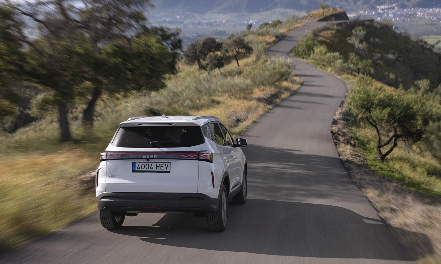 Nuevo Ebro S400: Todos los datos sobre el SUV híbrido español que ...