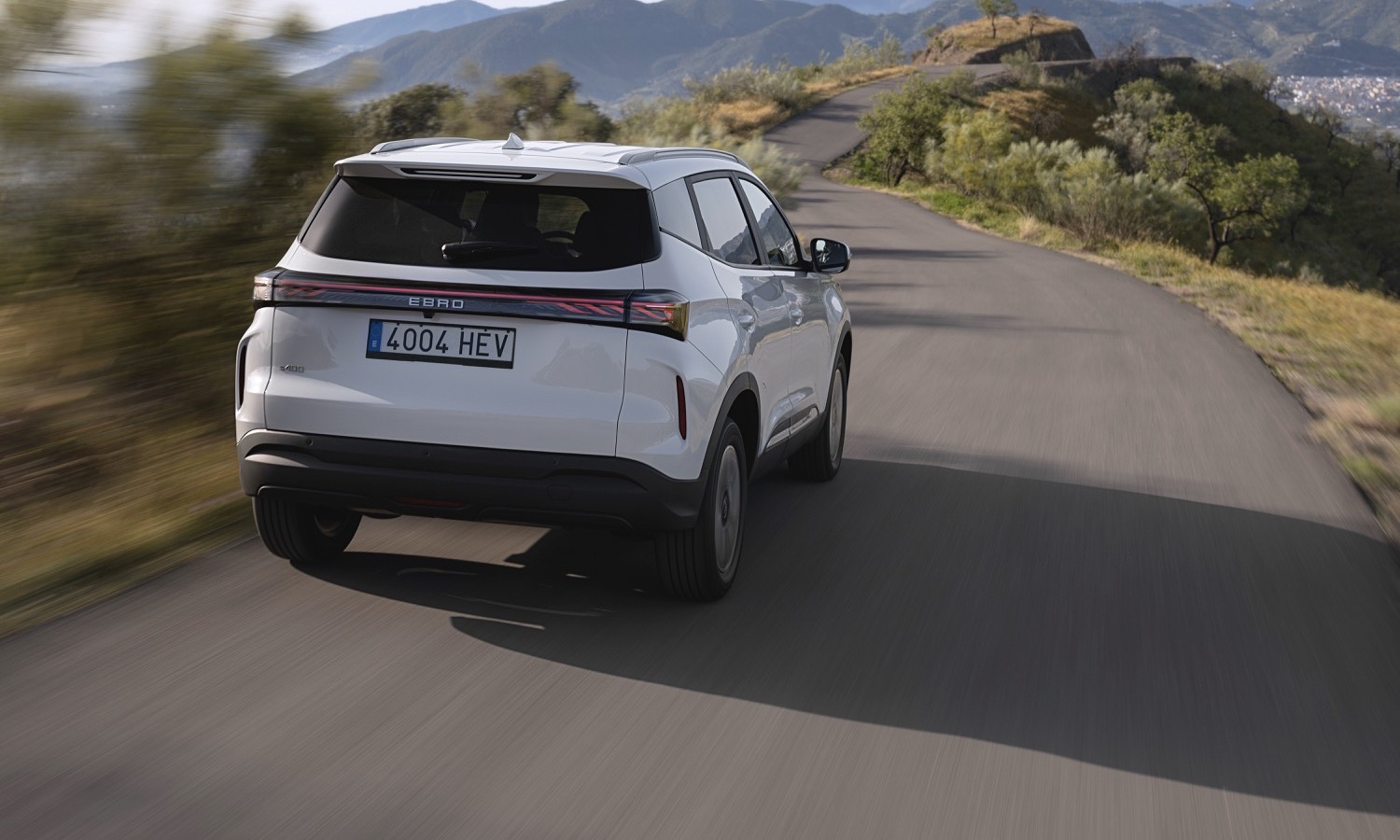 Nuevo Ebro S400: Todos los datos sobre el SUV híbrido español que ...