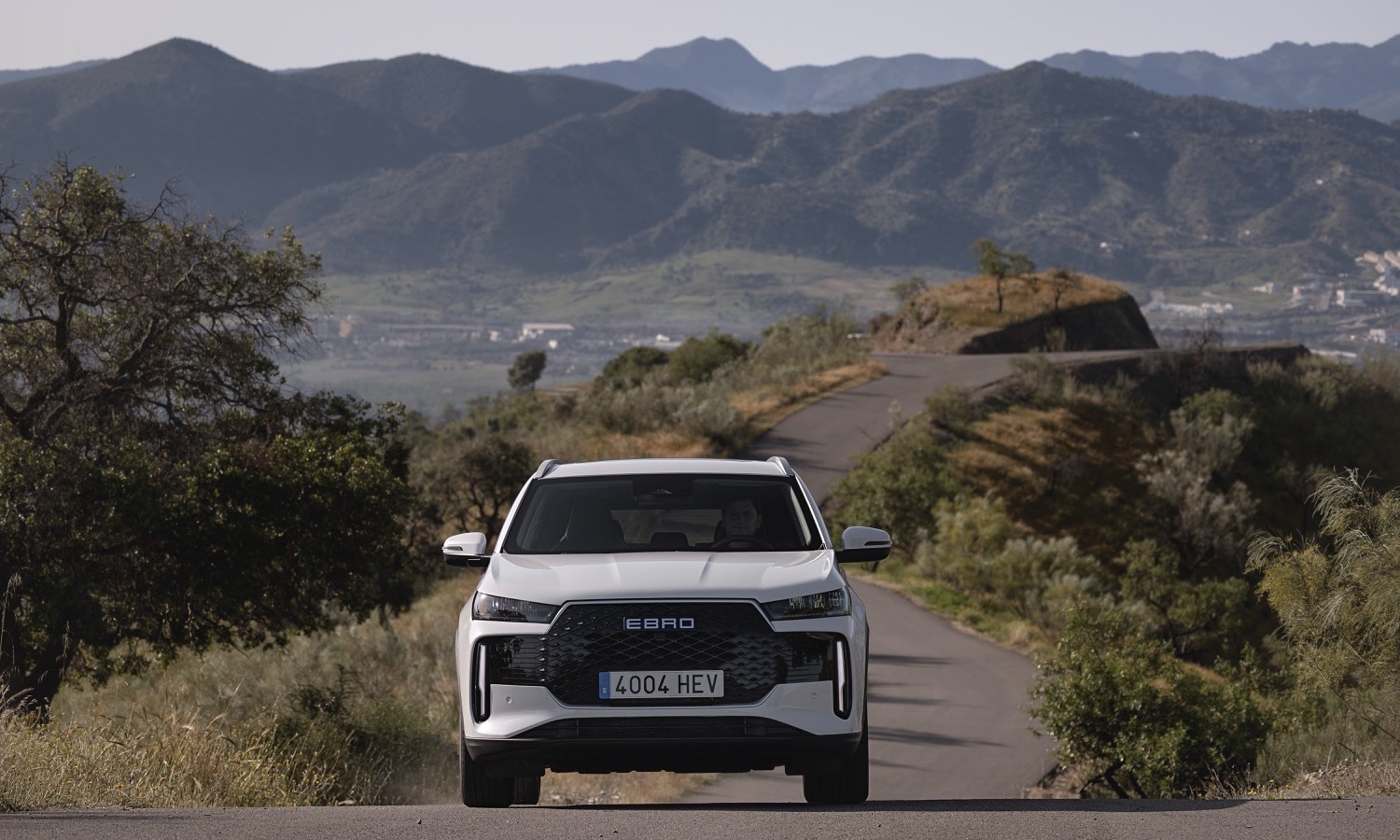 Nuevo Ebro S400: Todos los datos sobre el SUV híbrido español que ...