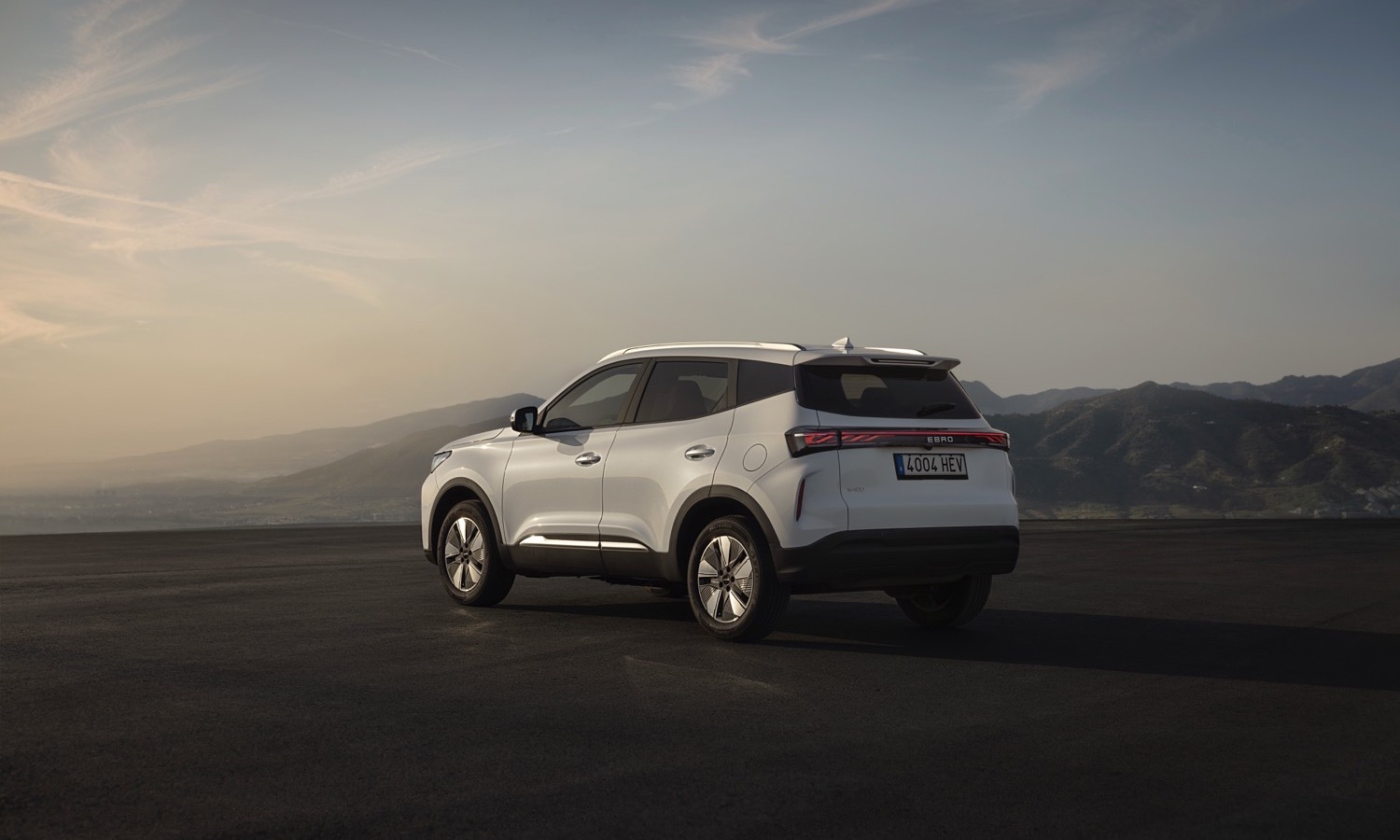 Nuevo Ebro S400: Todos los datos sobre el SUV híbrido español que ...