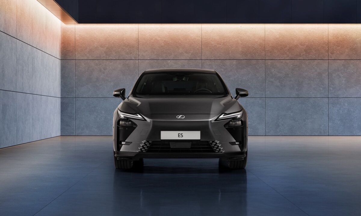 Nuevo Lexus ES: así es la berlina electrificada que llega a España