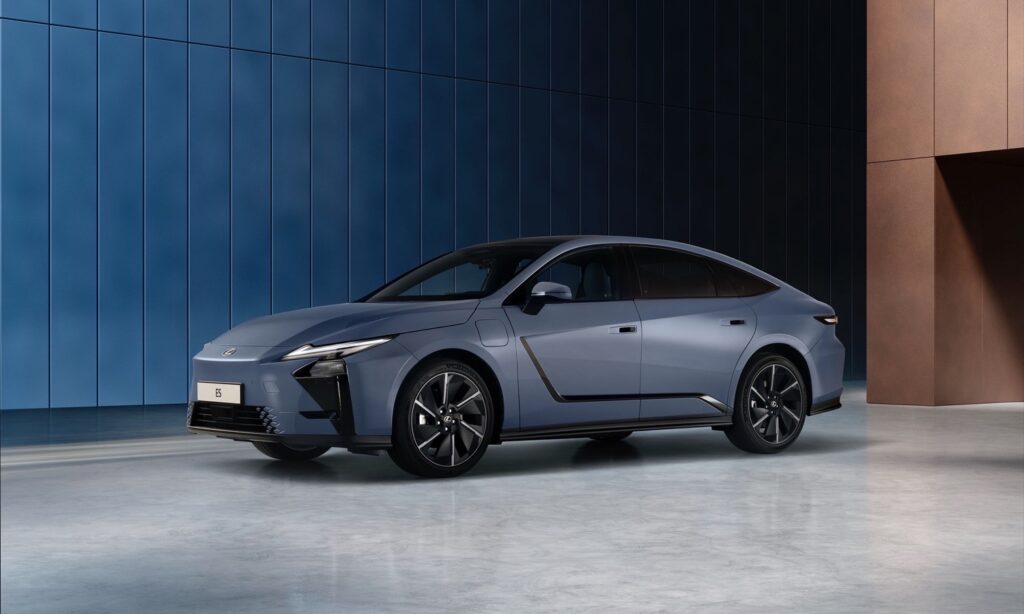 Nouvelle Lexus ES 2026 : la berline premium de Lexus arrive en Europe ...