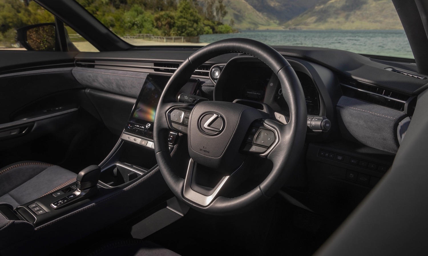 Nuevo Lexus LBX 2025: Híbrido, diseño premium y visión artística