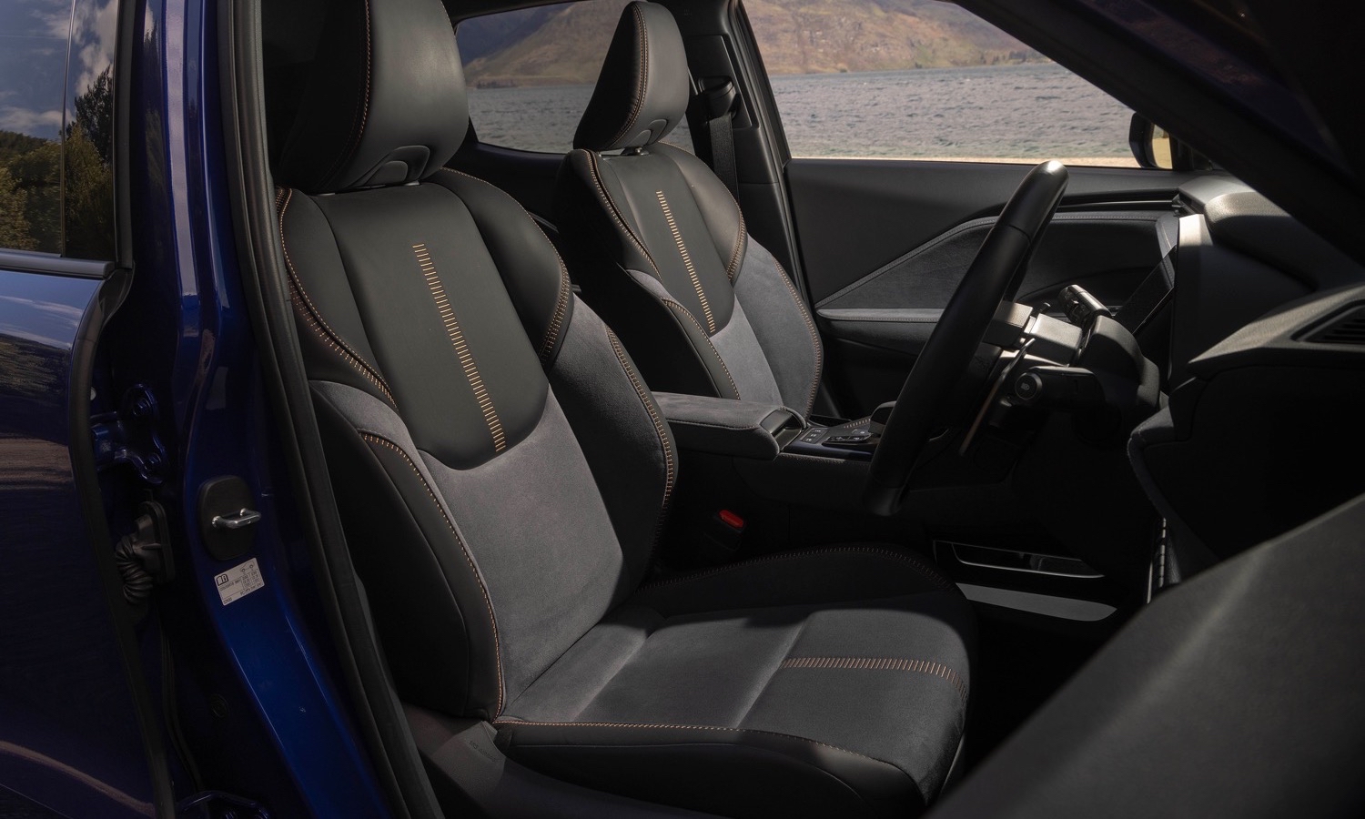 Nuova Lexus LBX 2025: ibrida, design premium e visione artistica