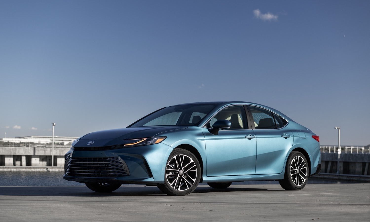 El Toyota Camry 2026 estrena la edición Nightshade y nuevas opciones ...