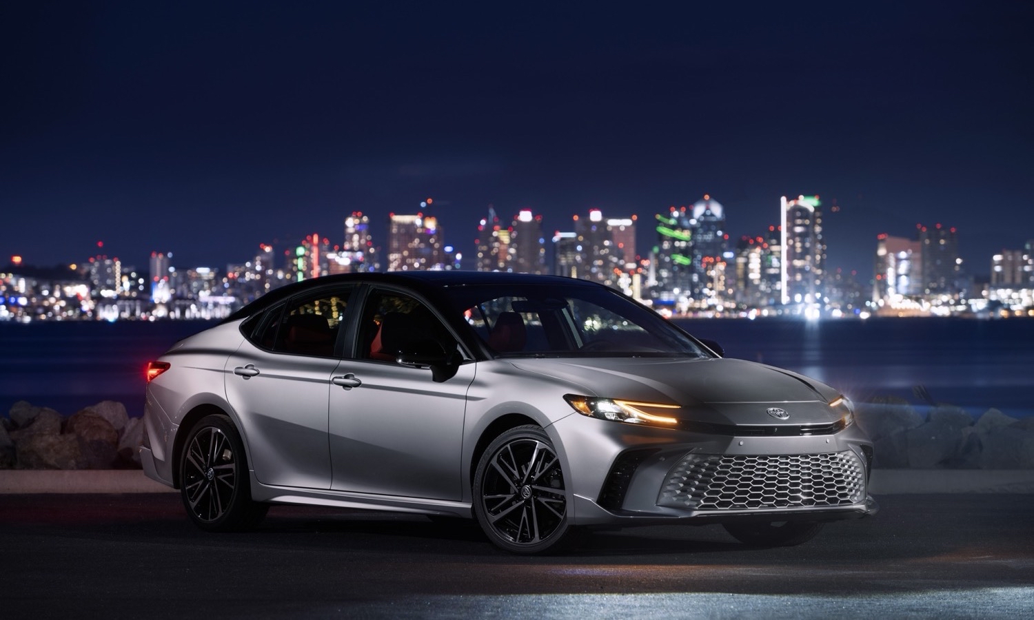 El Toyota Camry 2026 estrena la edición Nightshade y nuevas opciones ...