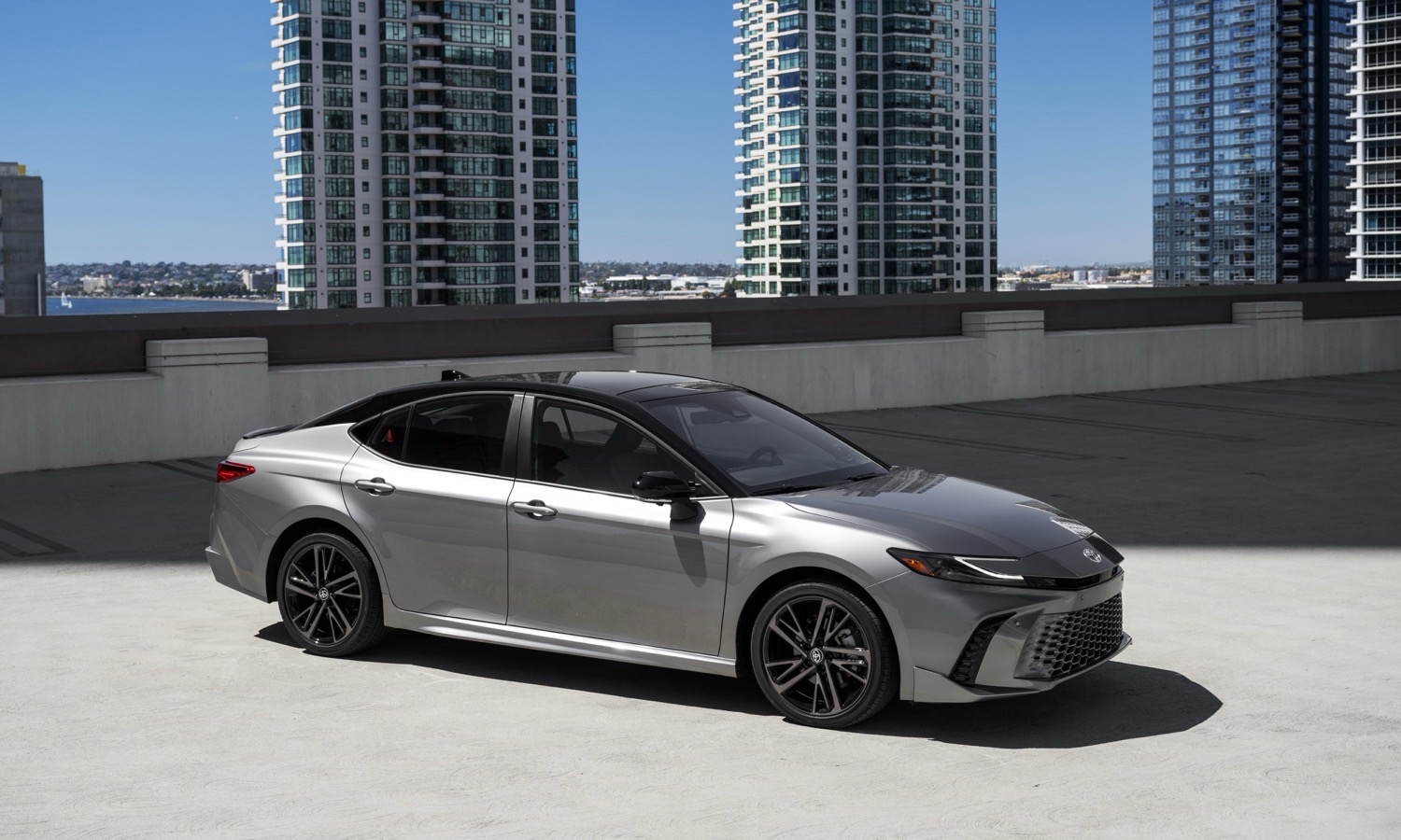 El Toyota Camry 2026 estrena la edición Nightshade y nuevas opciones ...