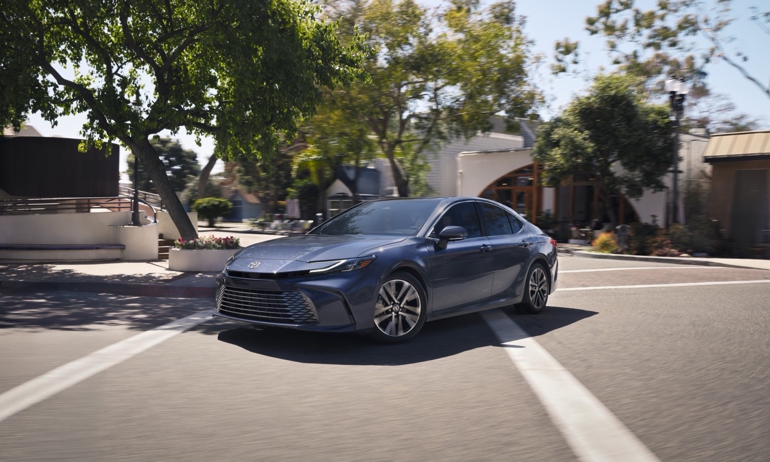 El Toyota Camry 2026 estrena la edición Nightshade y nuevas opciones ...
