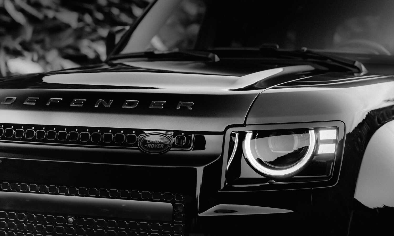 Land Rover Defender OCTA Black: El lujo más radical en negro absoluto