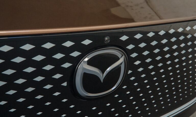 Mazda renueva su logo: Menos cromado, más sencillez y visión de futuro
