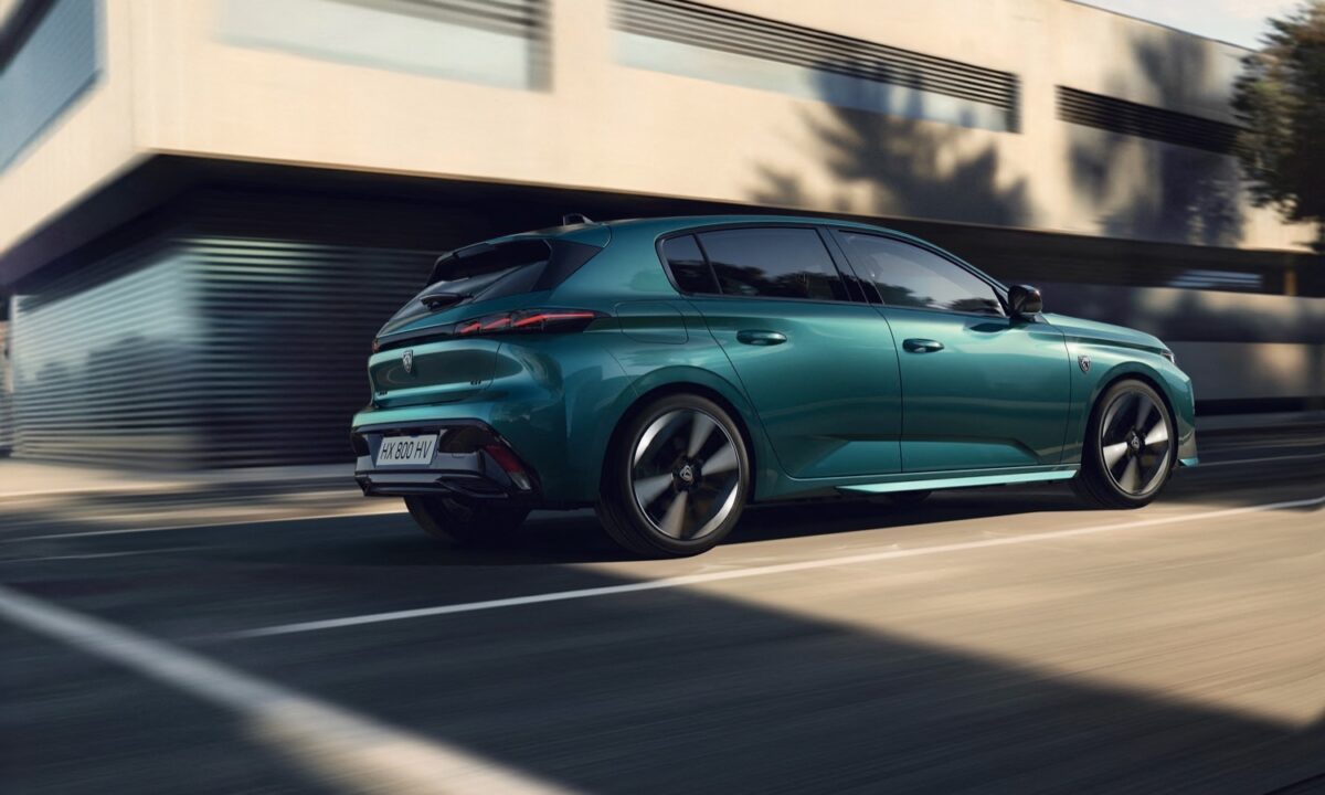 Peugeot 308 2025: restyling estetico, motori aggiornati e ancora più ...