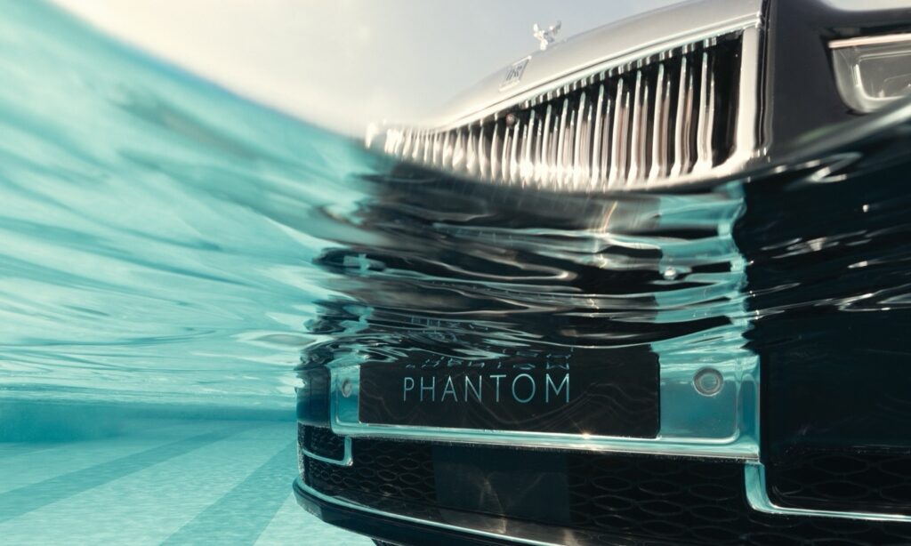 El Rolls Royce Phantom celebra 100 años con música y un chapuzón muy ...
