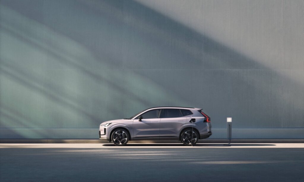 Volvo XC70 2025: Legendárne XC70 sa znovuzrodilo ako SUV s plug-in ...