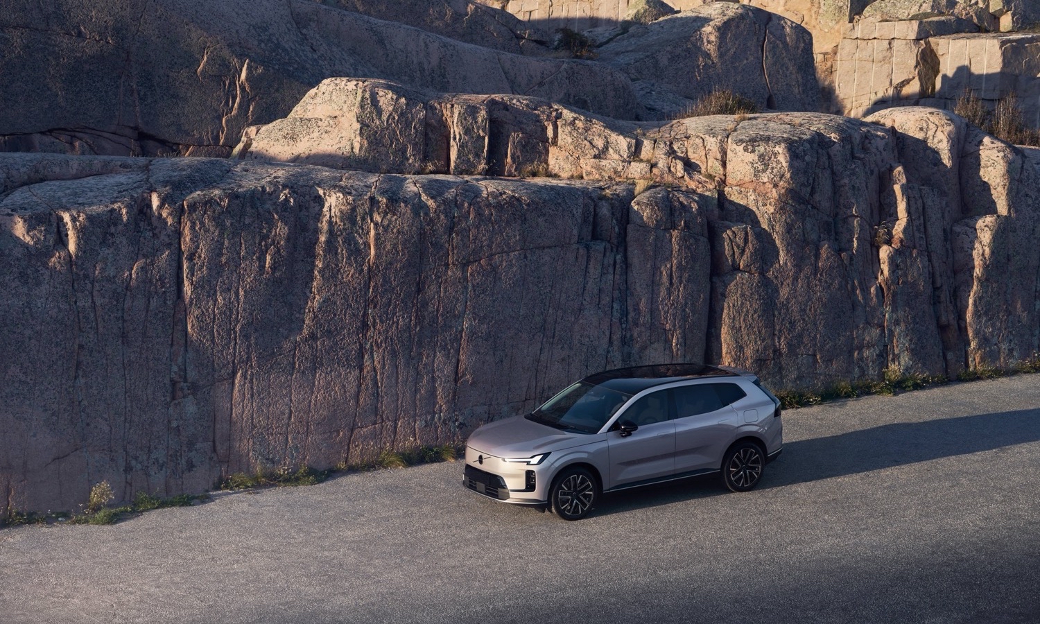 Volvo XC70 2025: el mítico XC70 renace como un SUV PHEV de gran autonomía