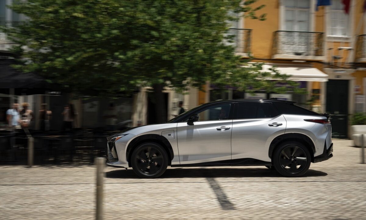 Lexus RZ 2026: precios, versiones y más tecnología para España