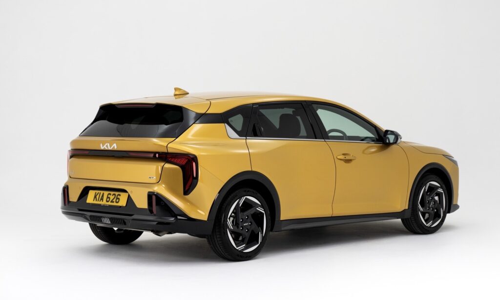 Adiós Ceed hola Kia K4: diseño, tecnología y desembarco oficial en Europa