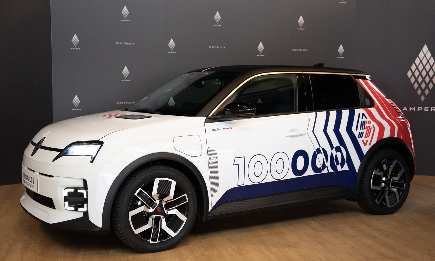 A Renault atinge a marca de 100.000 unidades fabricadas do Renault 5 E ...