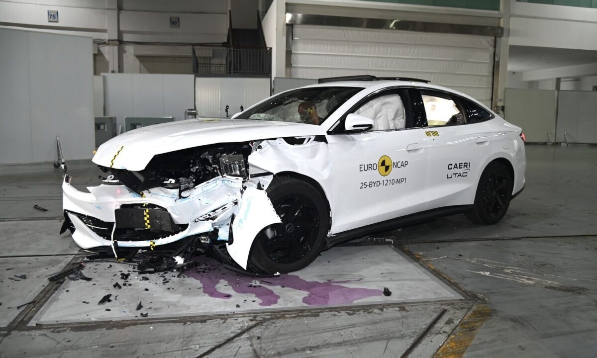BYD Seal 6 DM-i와 투어링 버전이 유로 NCAP에서 별 5개 만점을 받았습니다.