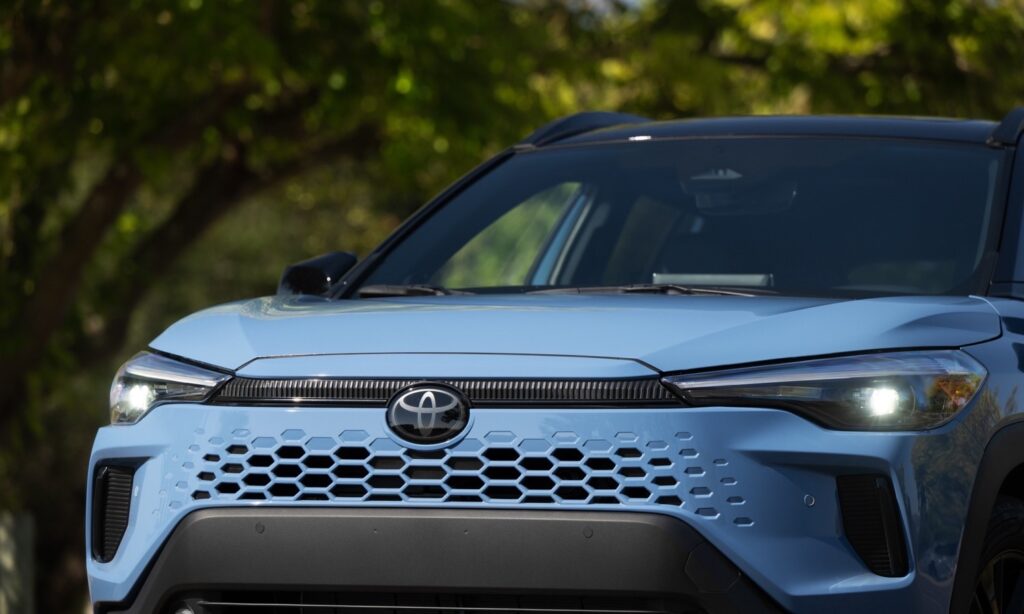 Toyota Corolla Cross HV Hybrid XSE, the most versatile electrified ...