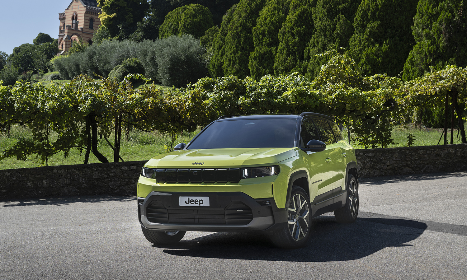 Recenze Jeepu Compass 2026: Nové elektrifikované kompaktní SUV