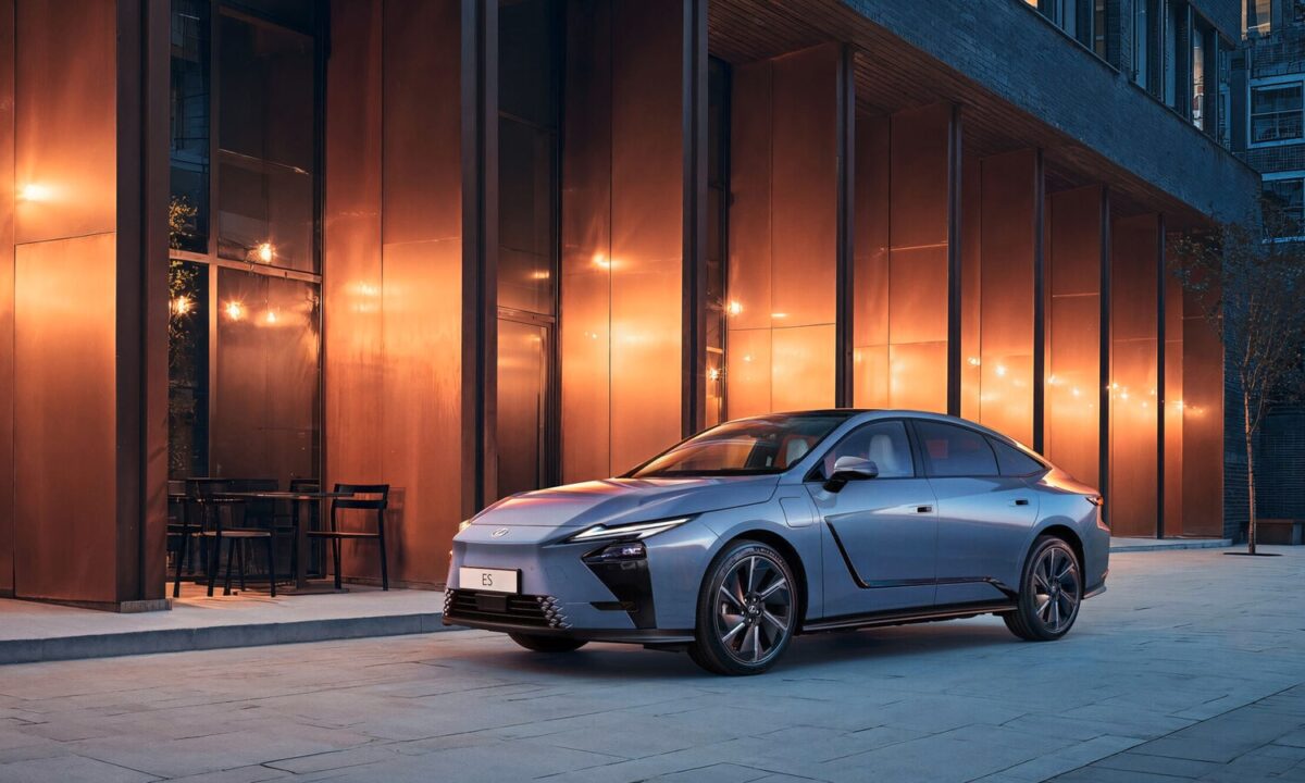 Nuevo Lexus ES: la berlina premium que Lexus lleva a la era eléctrica…