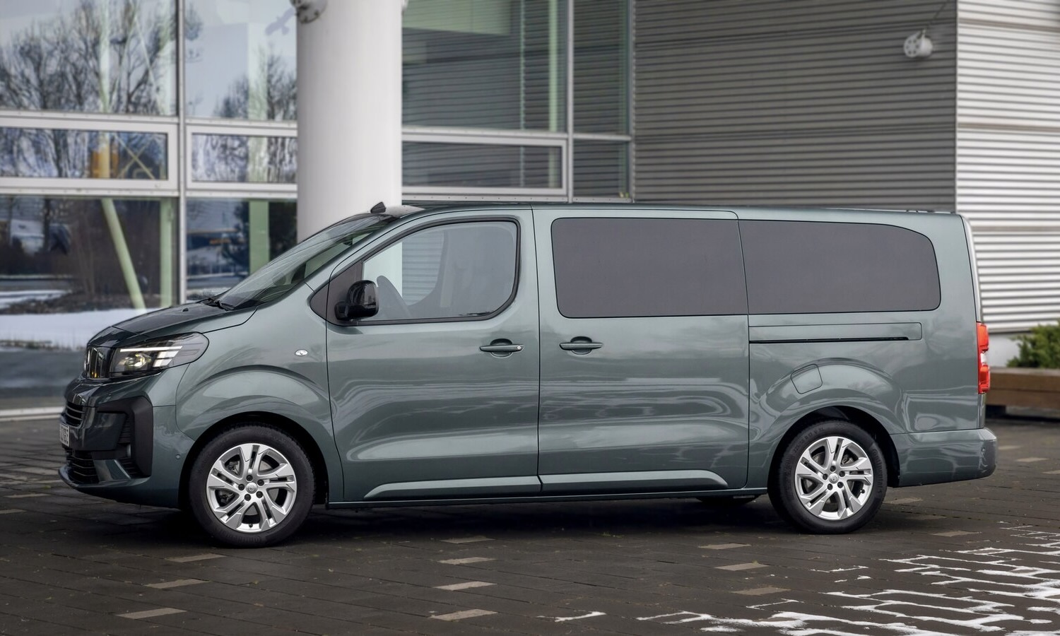 The Opel Zafira debuts a new 2.2-liter 180 hp diesel engine to be more ...