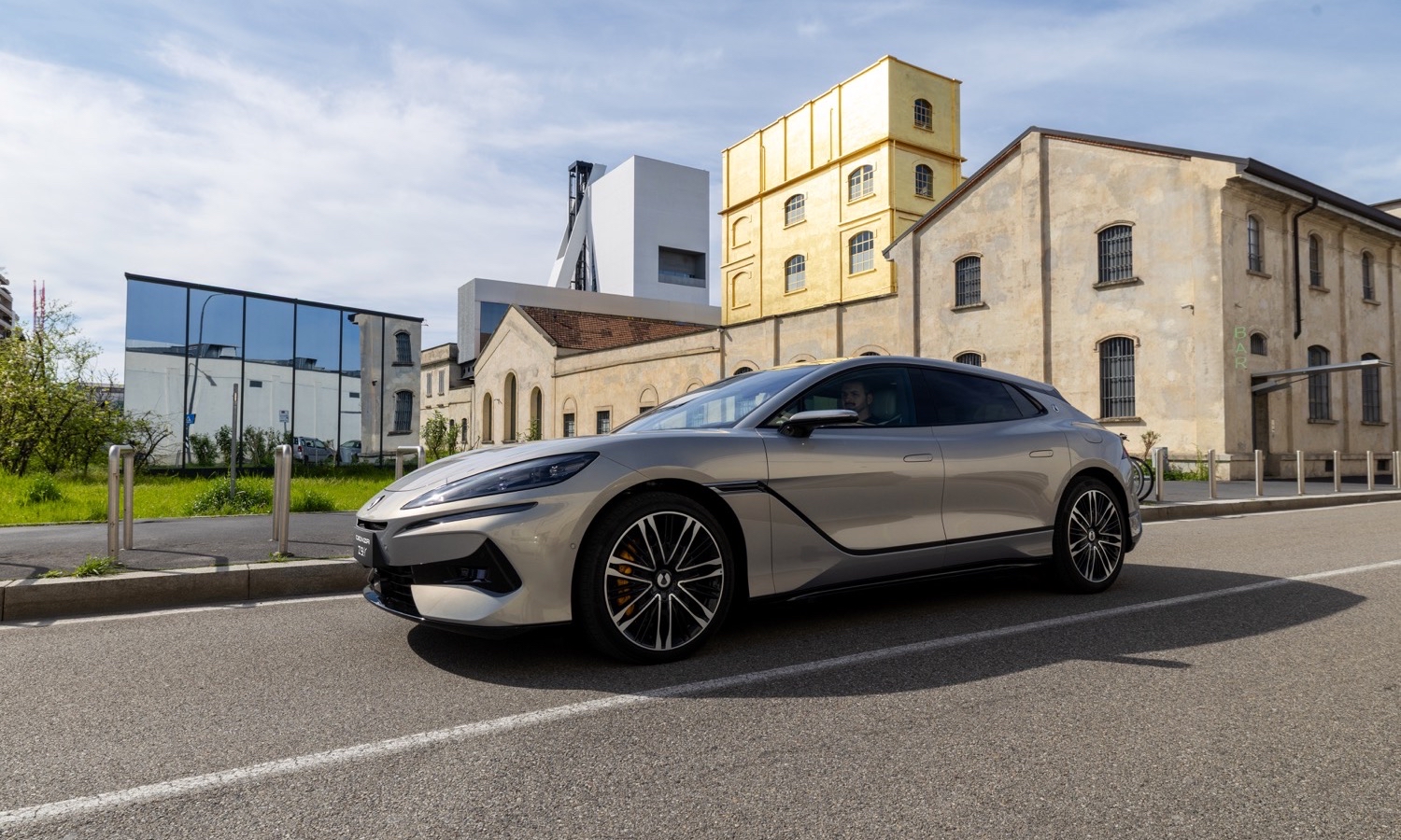BYD Denza Z9 GT: the Chinese electric grand tourer that debuts flash ...