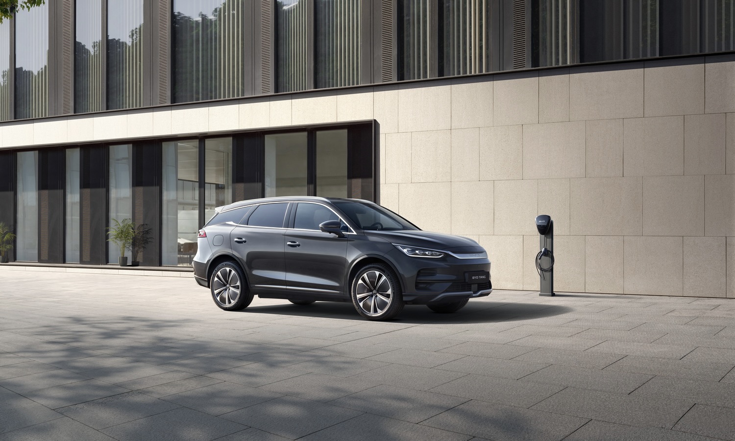 BYD Tang: Der große chinesische Elektro-SUV verfeinert seine Offensive ...