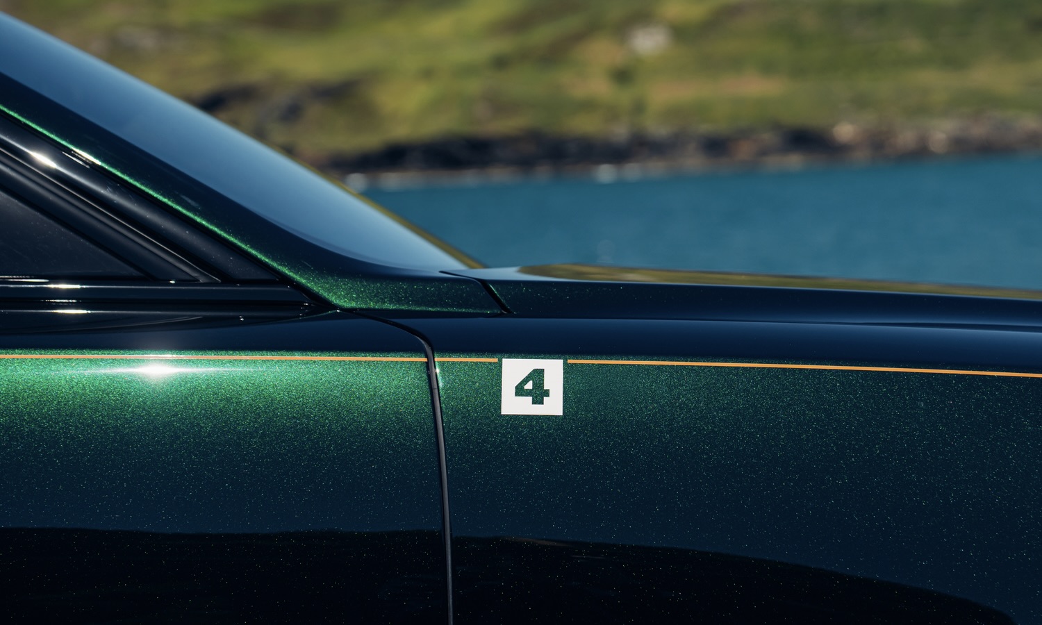 El Rolls Royce Black Badge Ghost rinde homenaje a la mítica victoria en ...
