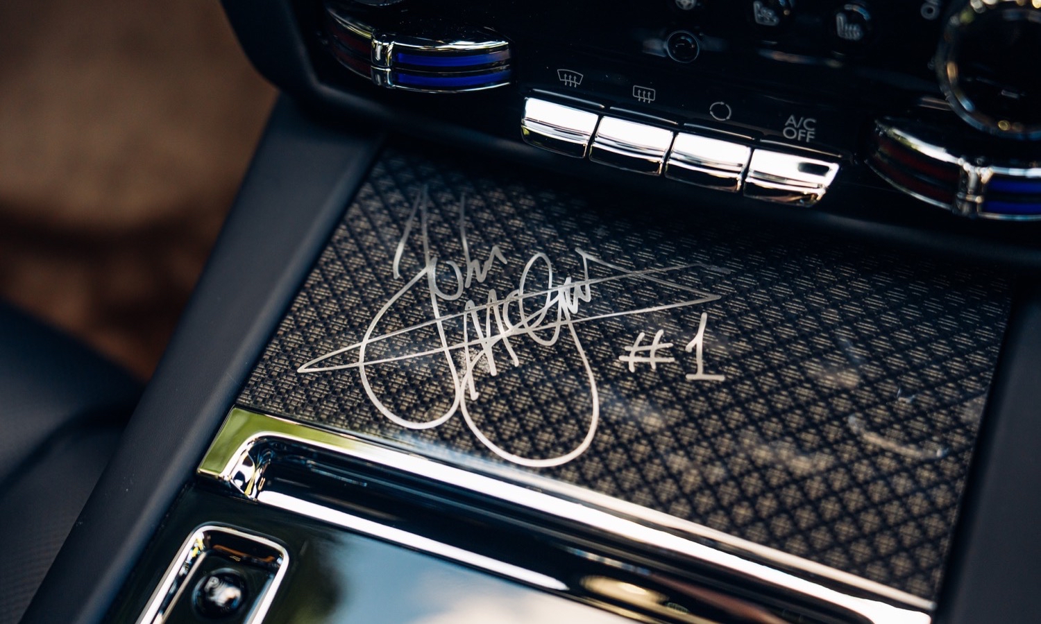 El Rolls Royce Black Badge Ghost rinde homenaje a la mítica victoria en ...