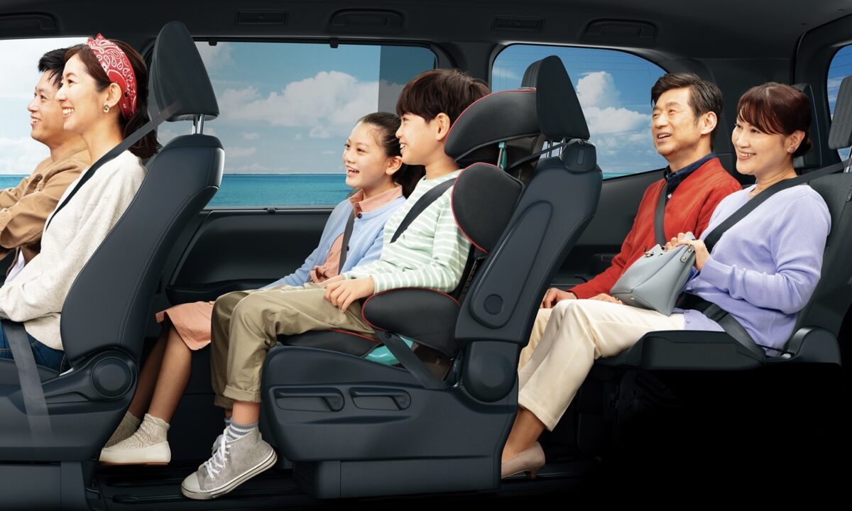Suzuki Landy: der Hybrid-Minivan von Toyota, den Suzuki in Japan auf ...